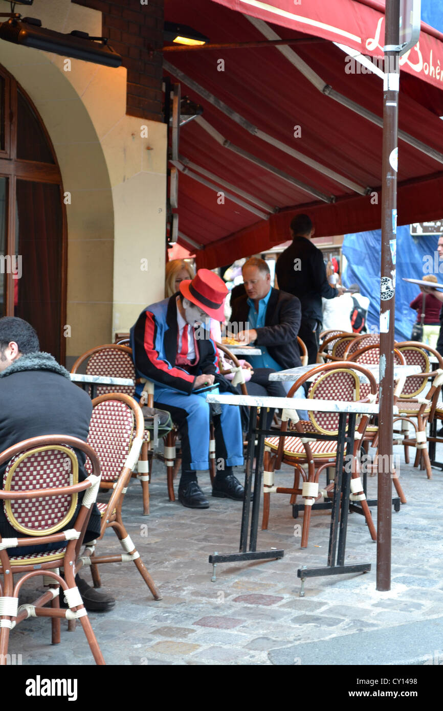 Straßen pantomime in paris -Fotos und -Bildmaterial in hoher Auflösung ...