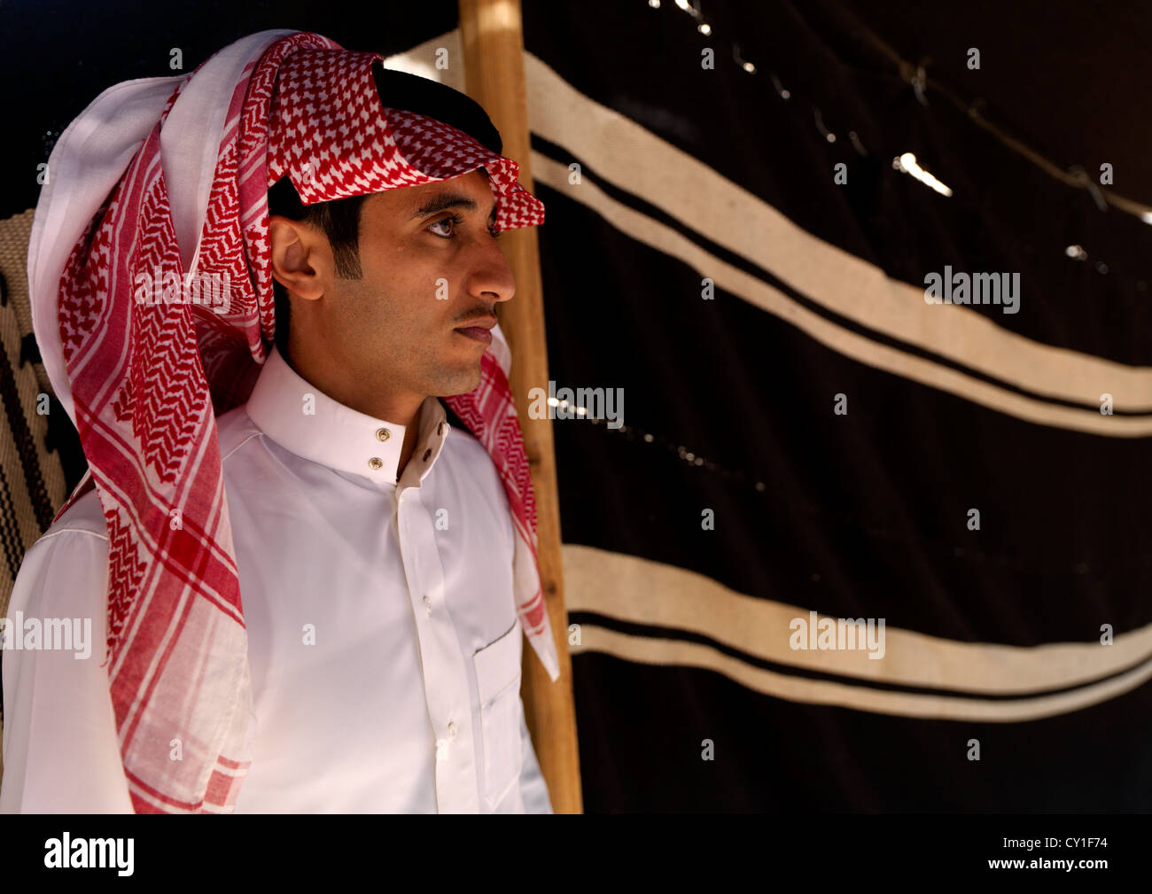 Beduinen In der Wüste in Saudi Arabien Stockfotografie - Alamy