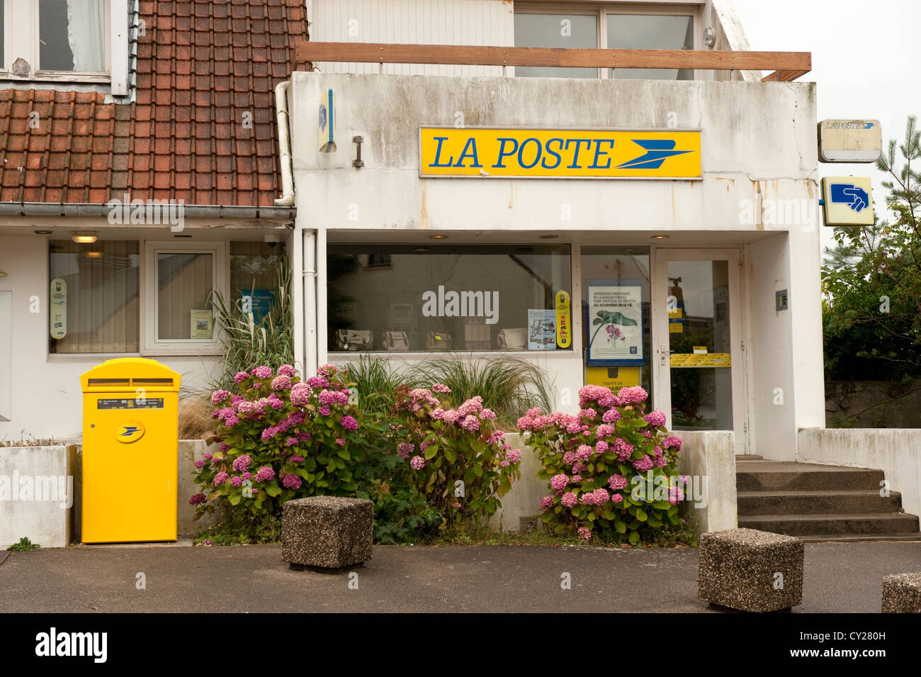 Postamt la poste -Fotos und -Bildmaterial in hoher Auflösung – Alamy