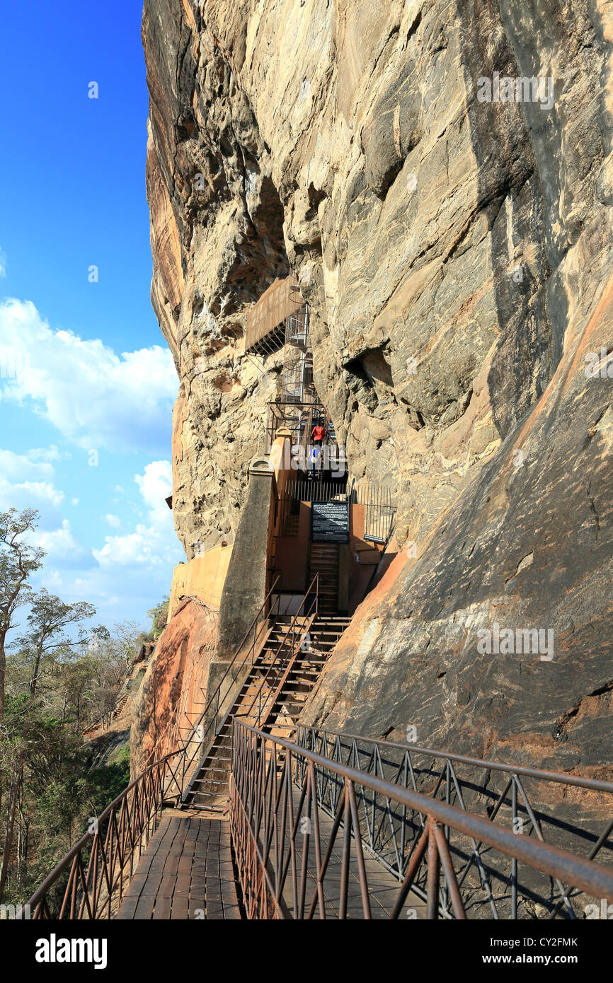 Gang mit Fresken Höhle des Löwen Sigiriya Rock antiken Tempel in ...