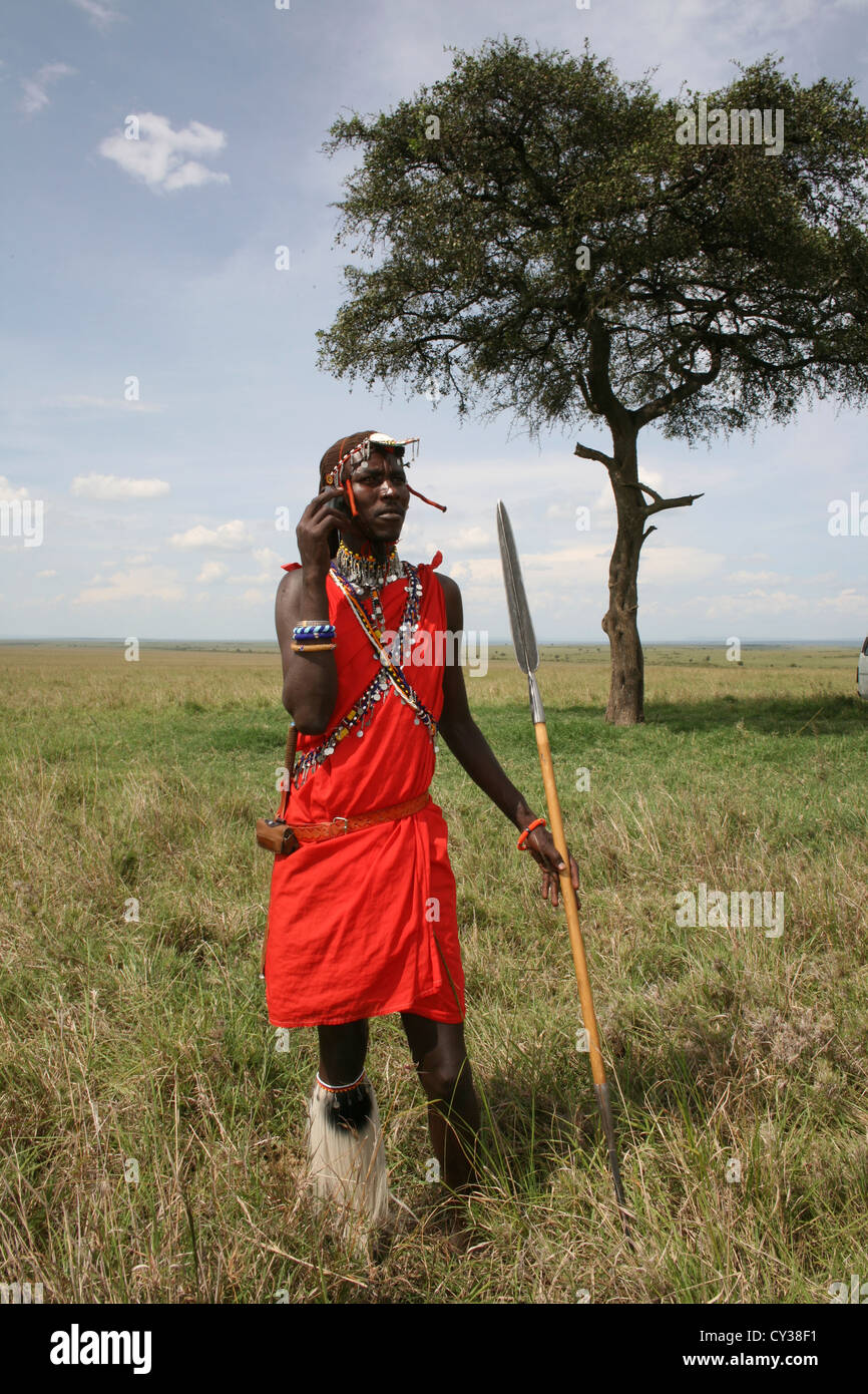 Maasai people mobile phone -Fotos und -Bildmaterial in hoher Auflösung ...