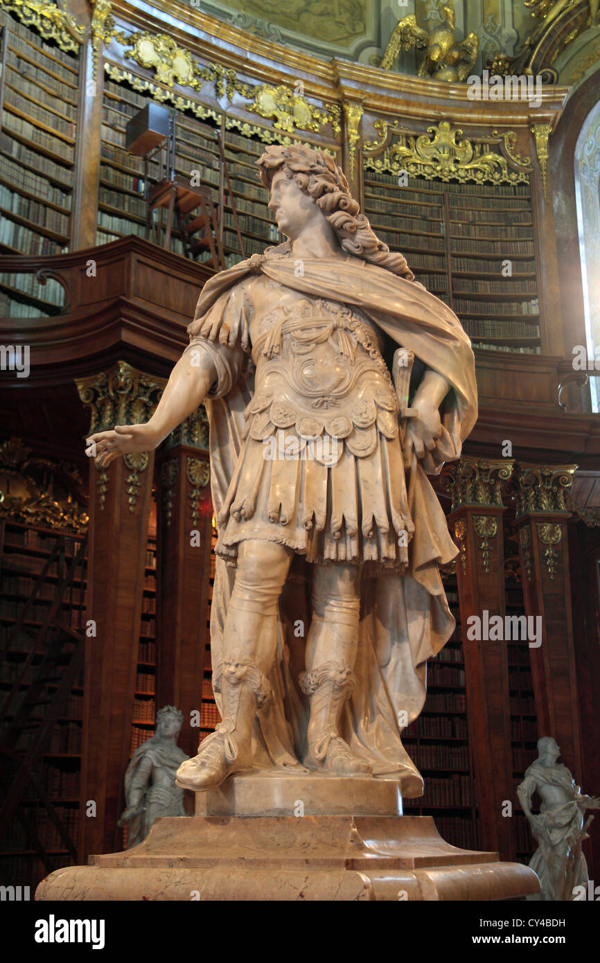 Kaiser Karl VI Statue innerhalb der Prunksaal Nationalbibliothek (ÖNB ...