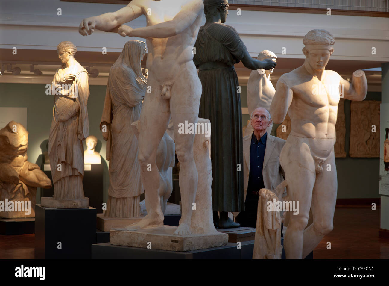 John Carey Author und Kritiker besucht das Ashmolean Museum, Oxford, England, Intelligent Life ...