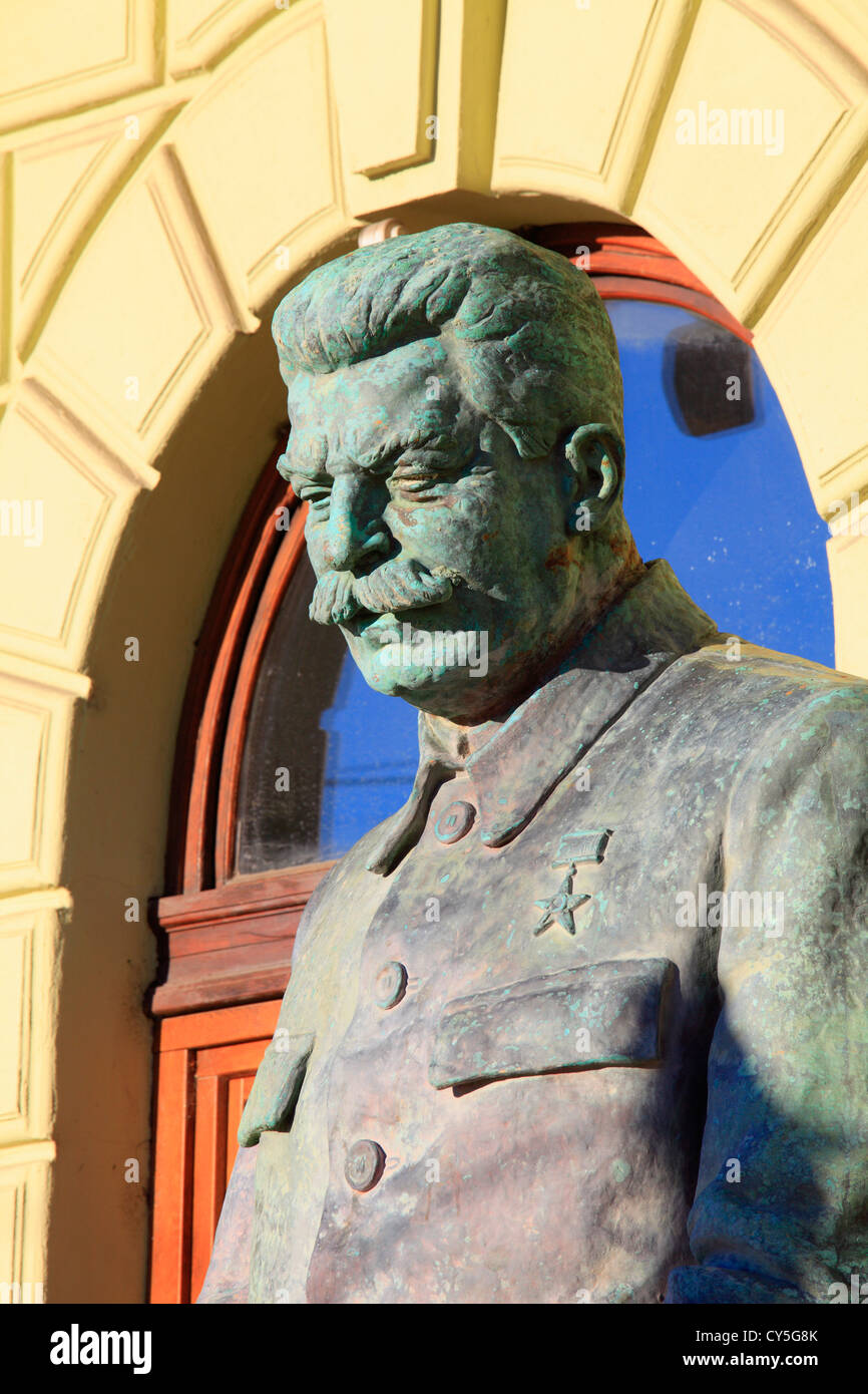 Joseph stalin statue -Fotos und -Bildmaterial in hoher Auflösung – Alamy