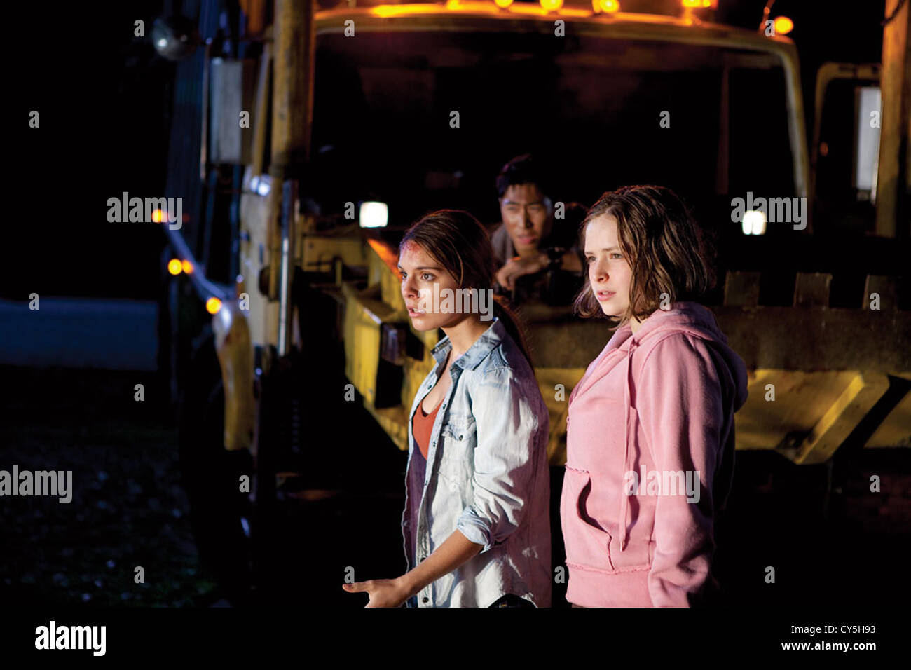 MORGEN, ALS DER KRIEG (2010) CAITLIN STASEY, ASHLEIGH BEGANN CUMMINGS ...