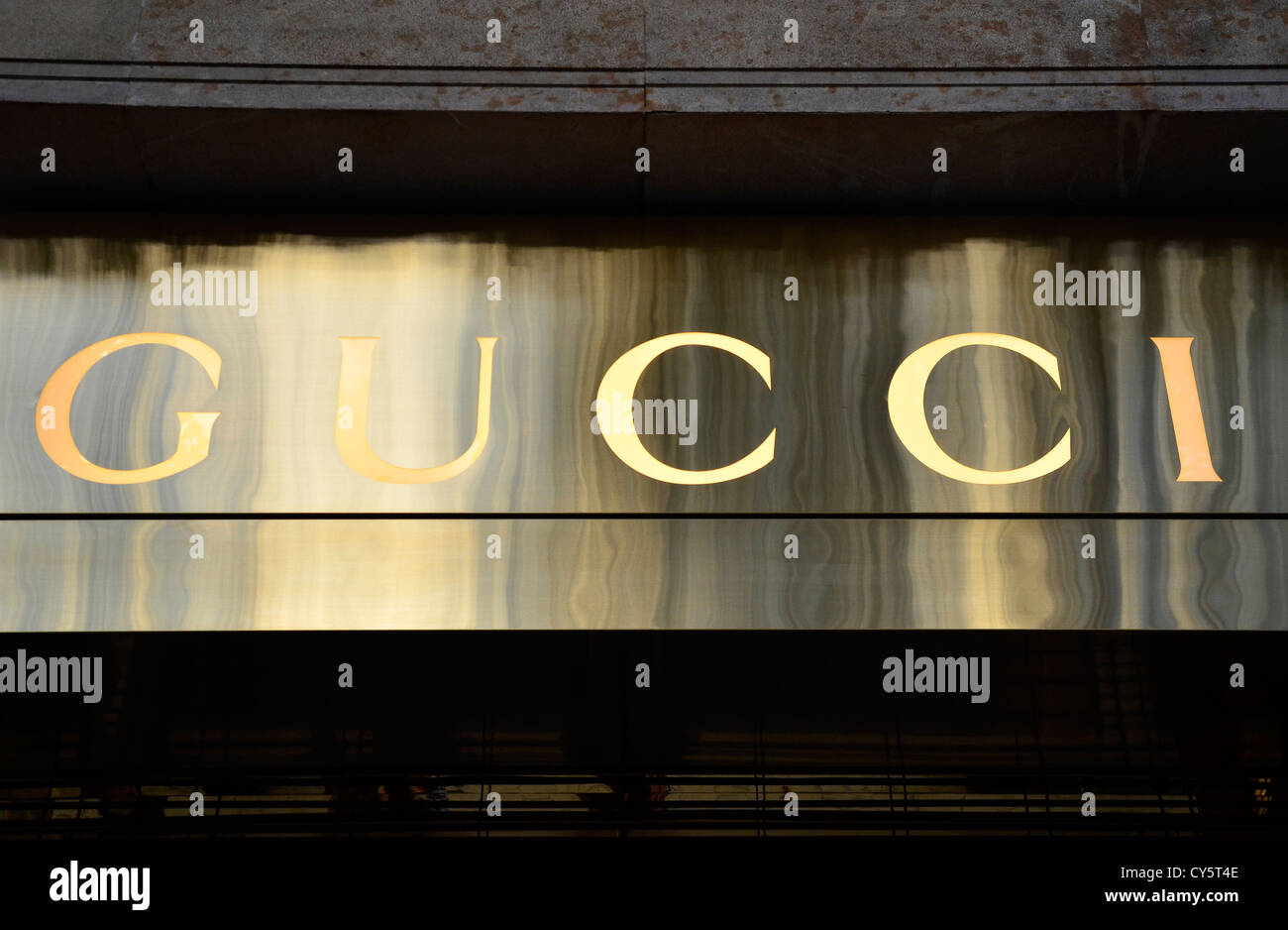 Gucci-Logo Zeichen präsentieren-Shop in Passeig Gràcia, Barcelona ...