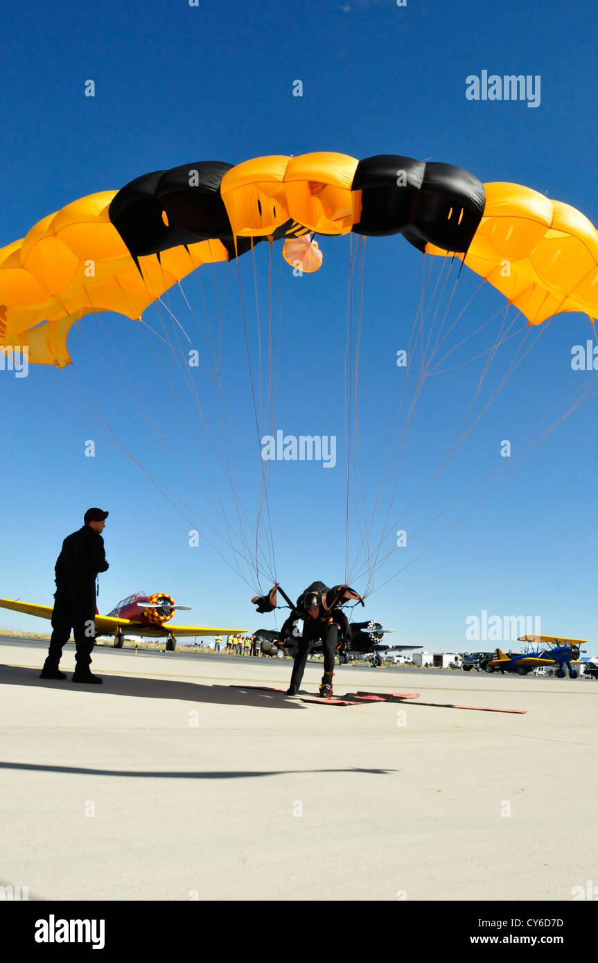 Armee Fallschirm Team Uns Armee Fallschirm Stockfotos und -bilder ...