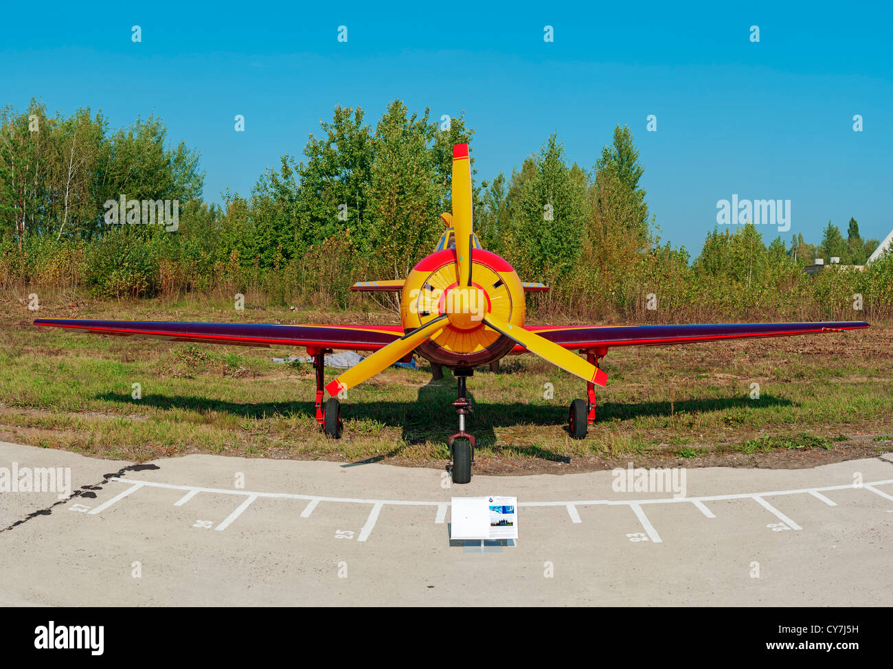 Jak-52 - Vorderansicht Stockfotografie - Alamy