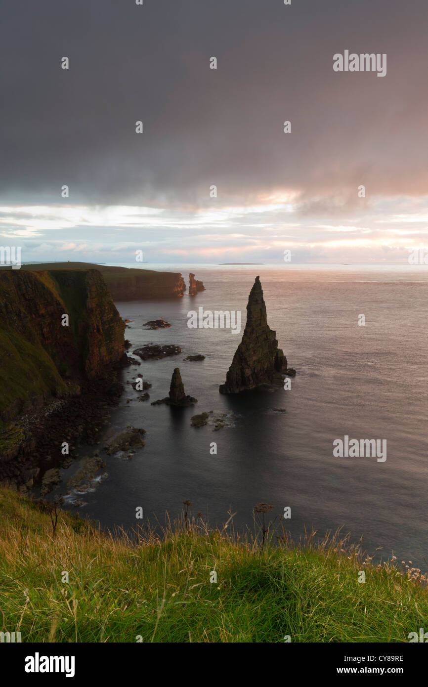 Dramatische duncansby headstacks -Fotos und -Bildmaterial in hoher ...
