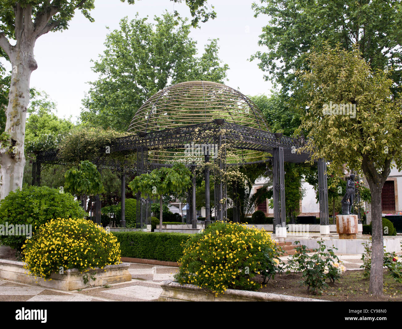 Priego de Cordoba in Andalusien, hier aus dem Park in Paseo de Colombia ...