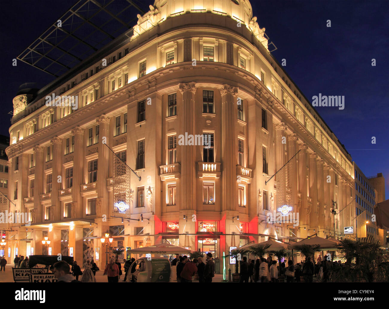 Vaci Utca Street Budapest Stockfotos & Vaci Utca Street Budapest Bilder ...