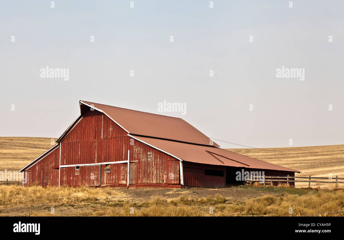 Typisch für das Palouse Land von Washington State USA rote Scheune ...