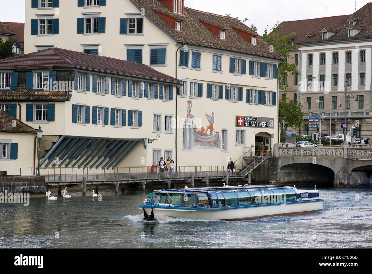 Fluvial boat -Fotos und -Bildmaterial in hoher Auflösung – Alamy