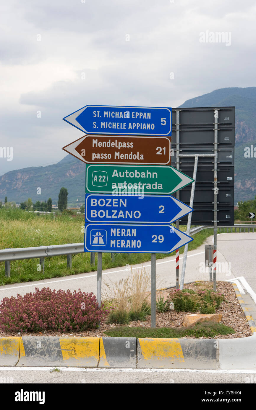 Strassenschilder italien -Fotos und -Bildmaterial in hoher Auflösung ...