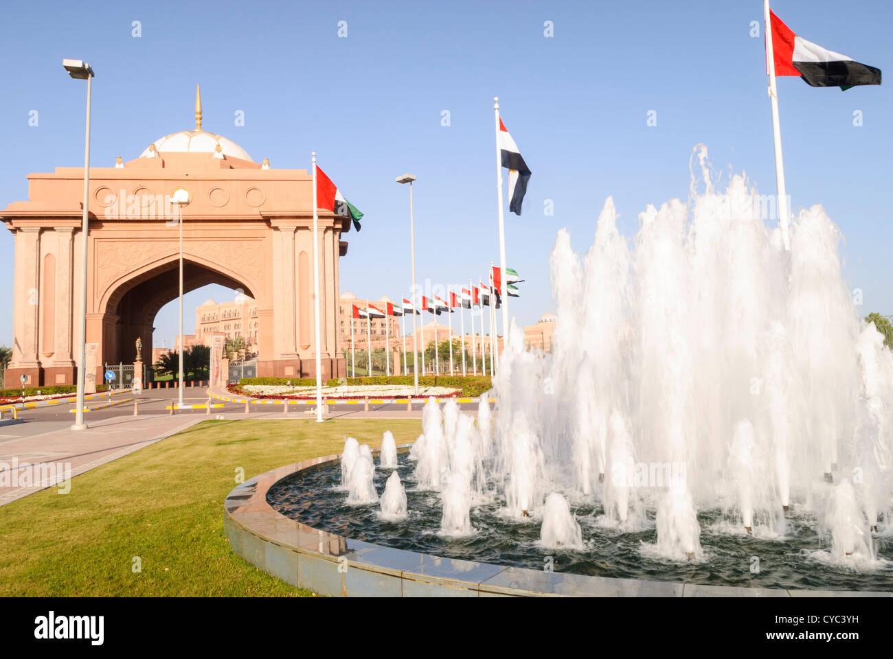 Emirates palace brunnen -Fotos und -Bildmaterial in hoher Auflösung – Alamy