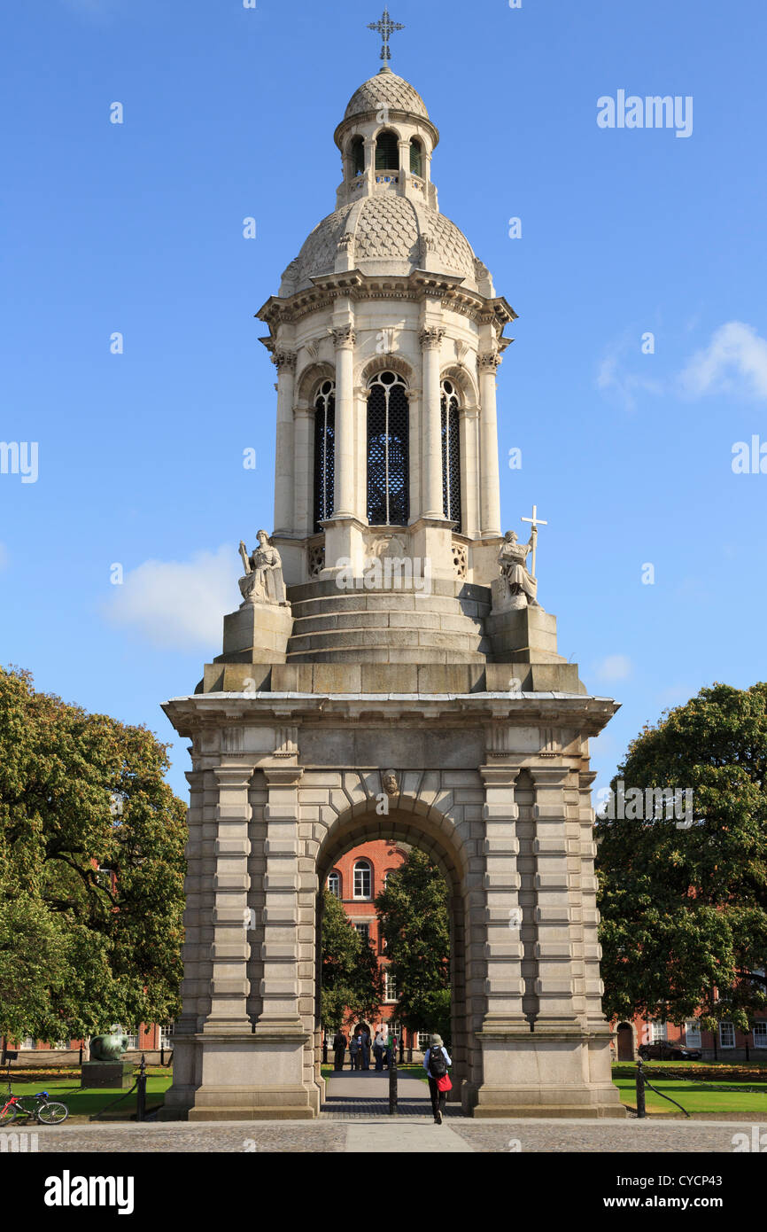 Der Campanile oder Bell Tower in Parliament Square im Trinity College ...