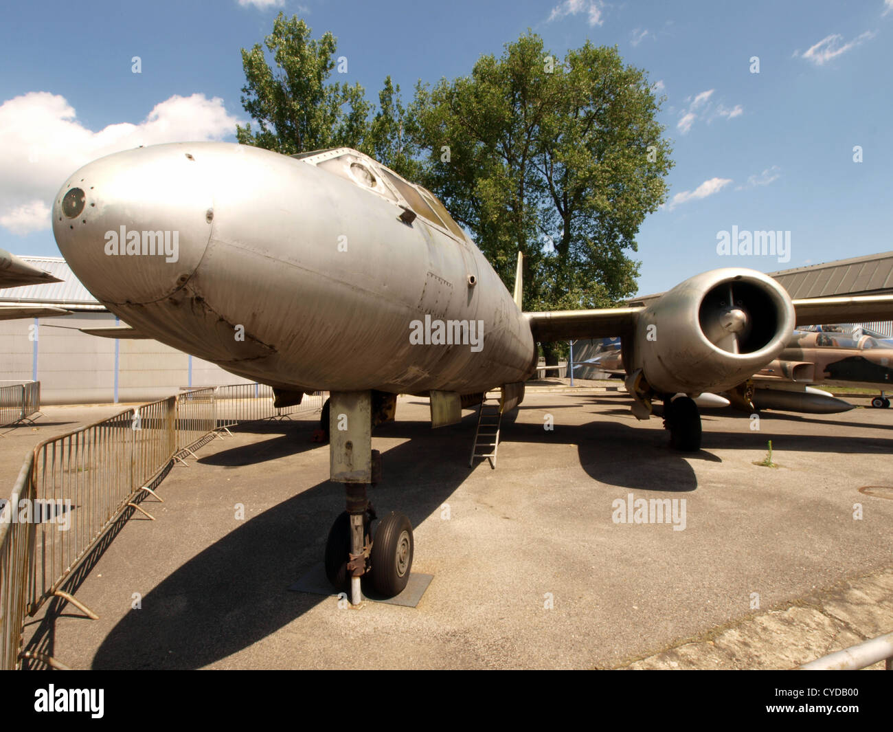 Iljusin il 28u maskottchen -Fotos und -Bildmaterial in hoher Auflösung ...