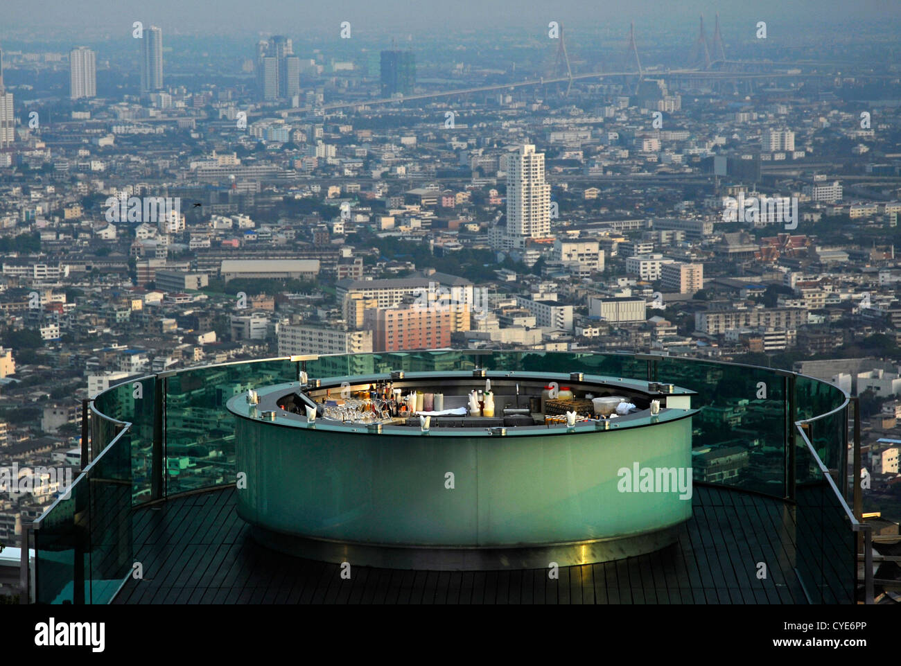 Sirocco bar bangkok thailand -Fotos und -Bildmaterial in hoher ...