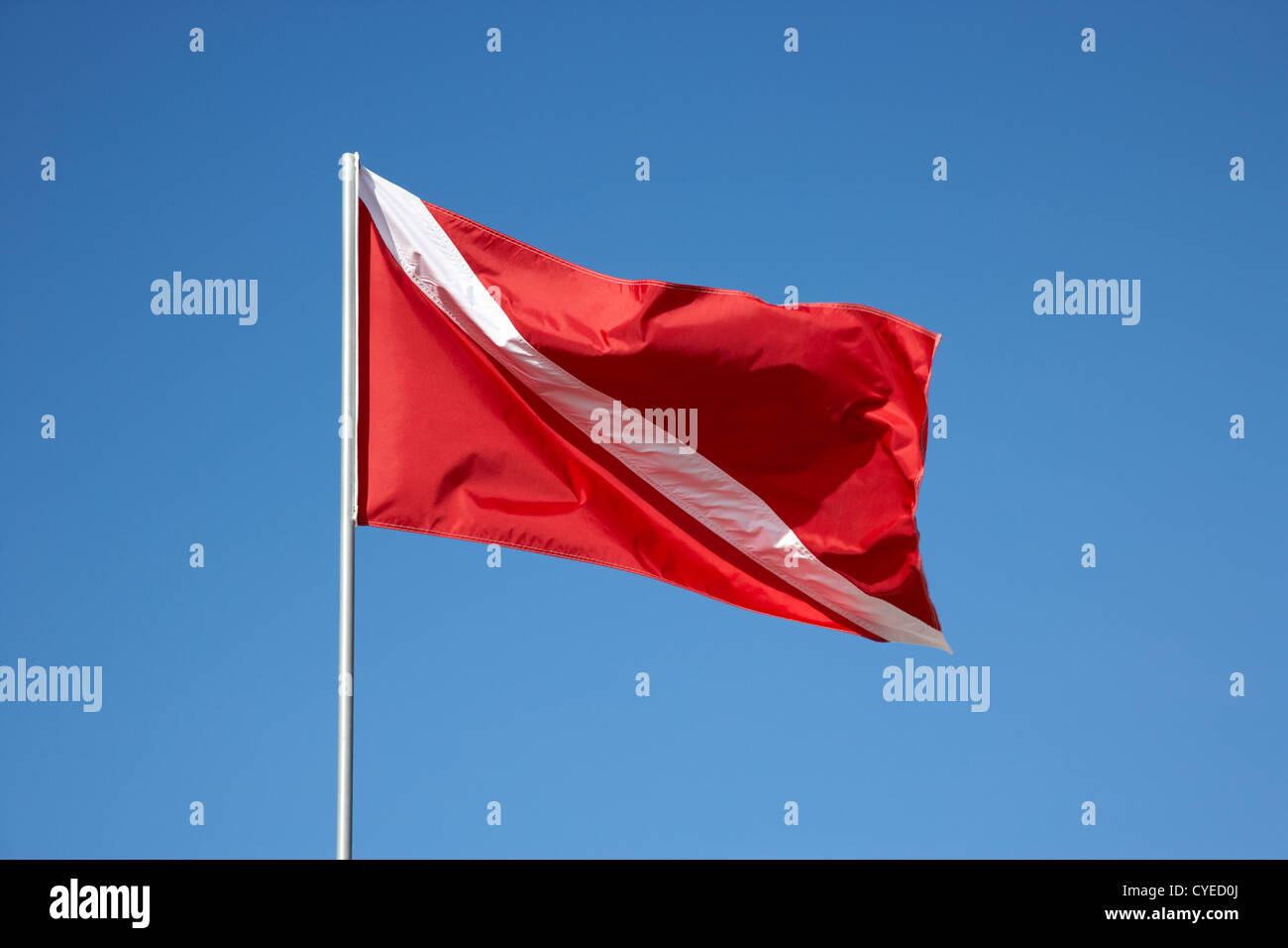 Weiß rot weiße flagge -Fotos und -Bildmaterial in hoher Auflösung – Alamy
