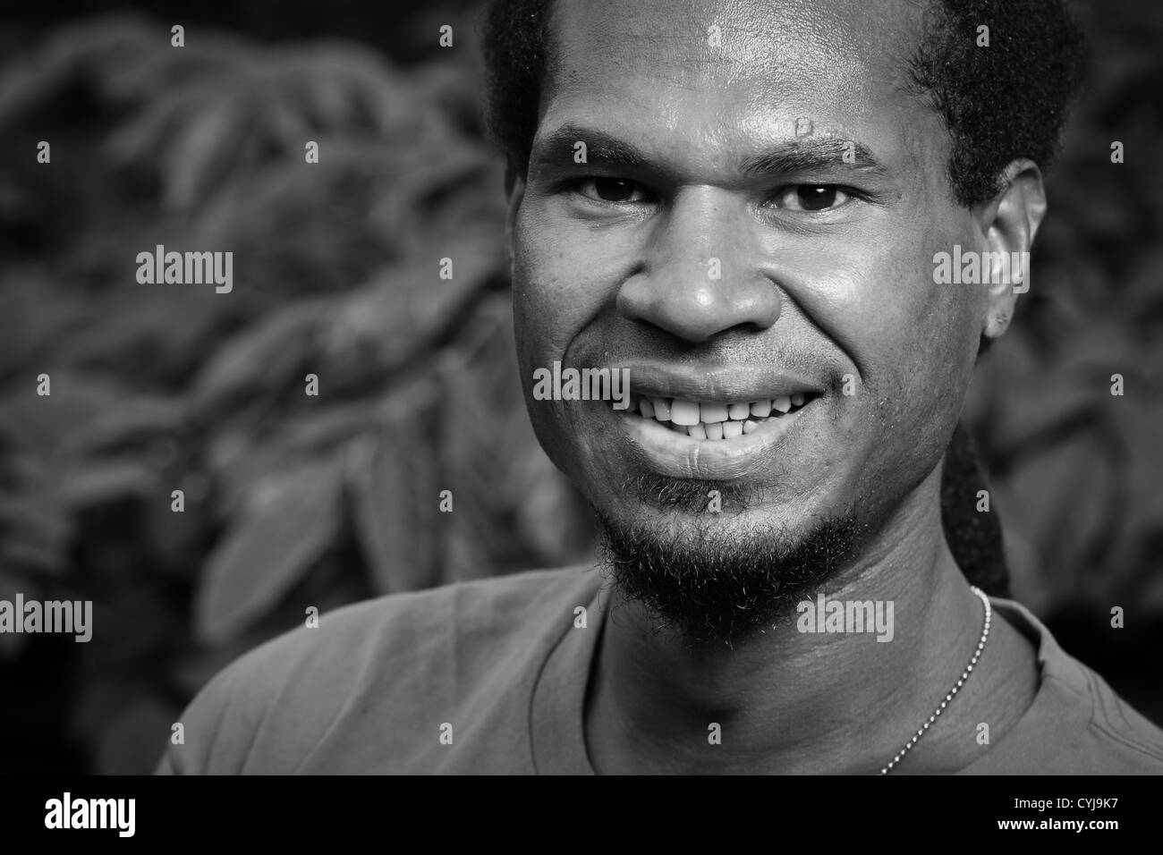 Dunkelhäutig dunkelhäutig Schwarzweiß-Stockfotos und -bilder - Alamy