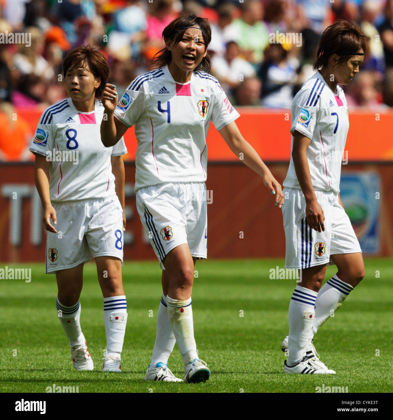 Japan-Teamplayern, die Aya Miyama, Saki Kumagai und Kozue Ando (L-R ...