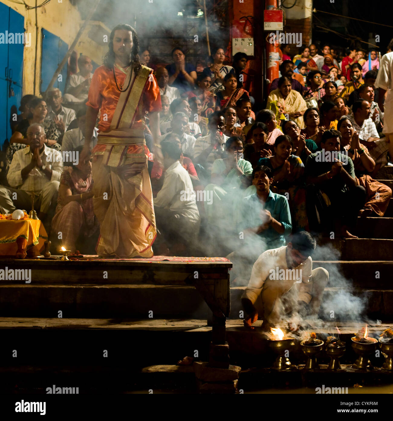 Varanasi ganga aarti -Fotos und -Bildmaterial in hoher Auflösung – Alamy