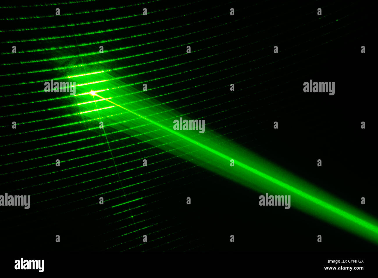 Beugung-Laserstrahl nach Durchlaufen eines diffraktiven Pattern ...