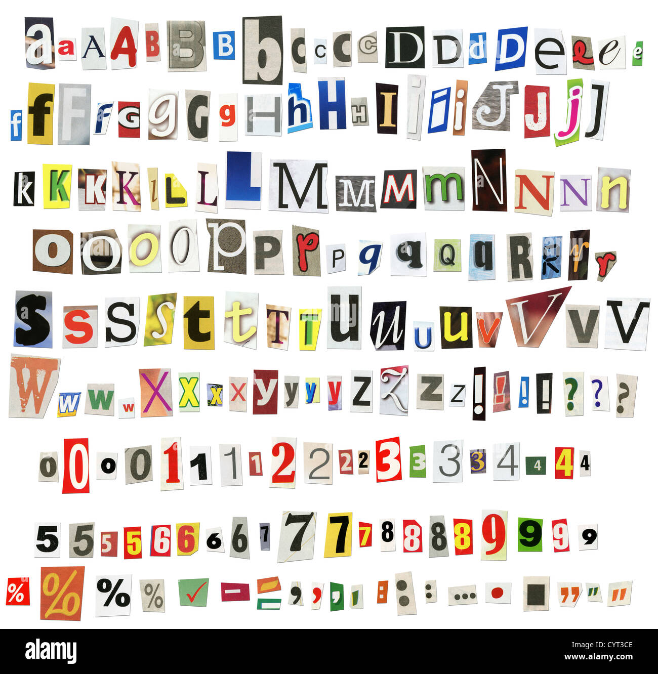 Zeitung-Alphabet mit Zahlen und Symbolen, isoliert auf weiss ...