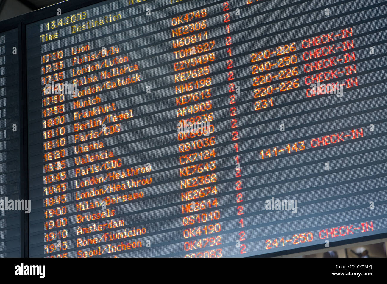 Flug abfahrt tafel muenchen -Fotos und -Bildmaterial in hoher Auflösung ...