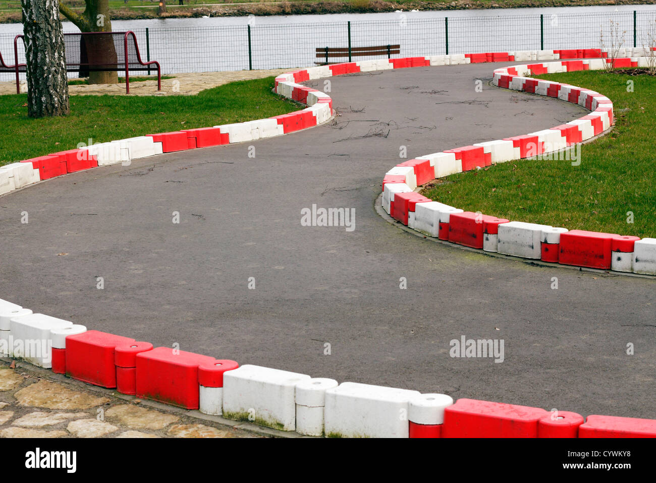 Kart fahren kinder -Fotos und -Bildmaterial in hoher Auflösung – Alamy