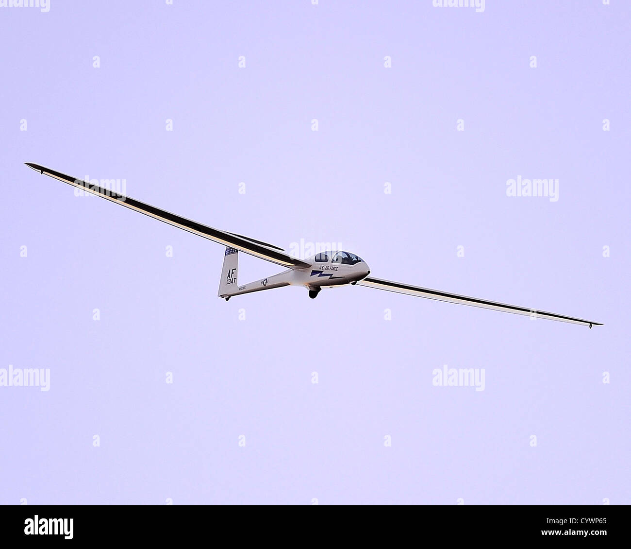 ESPN Charissa Thompson und Cadet 1. Klasse James Bloch stellt sich im ...