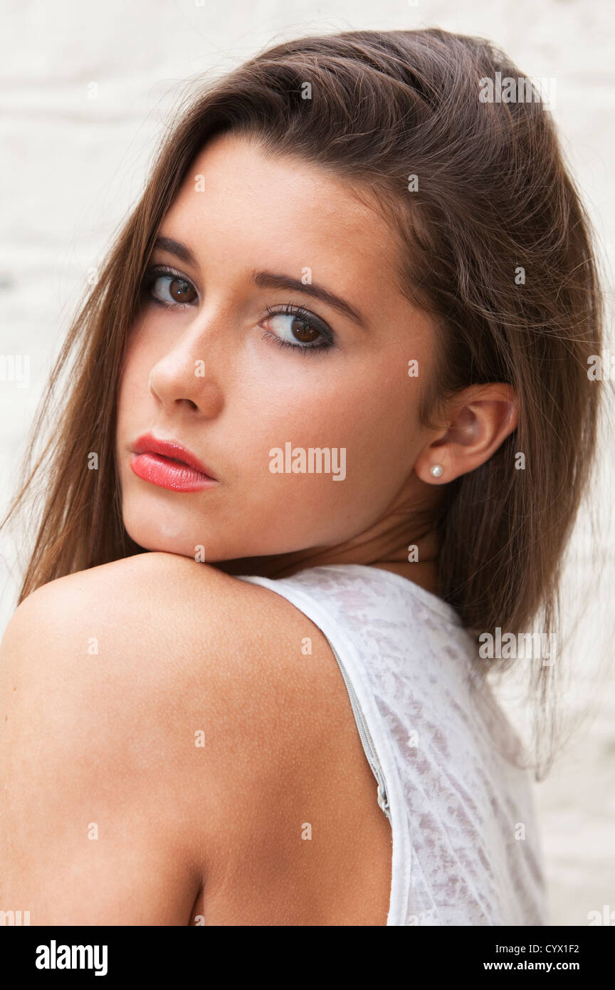 Portrait schöne frau -Fotos und -Bildmaterial in hoher Auflösung – Alamy