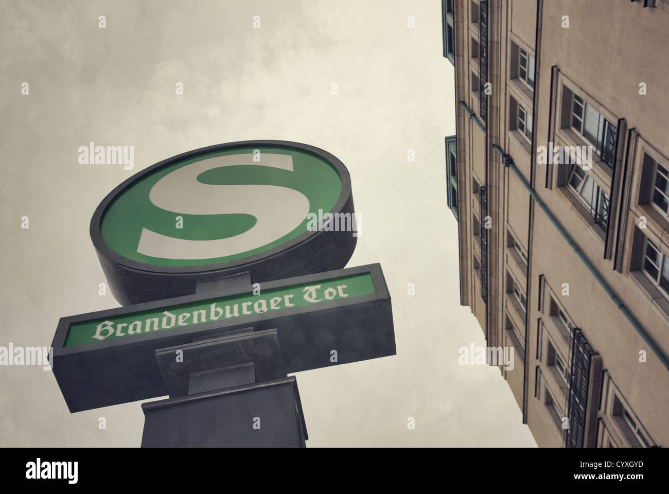 S bahn berlin brandenburger tor -Fotos und -Bildmaterial in hoher ...