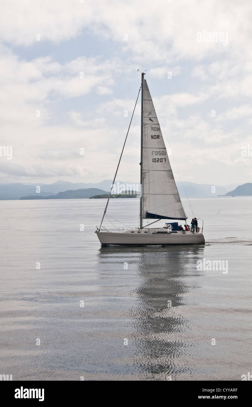 Segelboot an der meerenge -Fotos und -Bildmaterial in hoher Auflösung ...