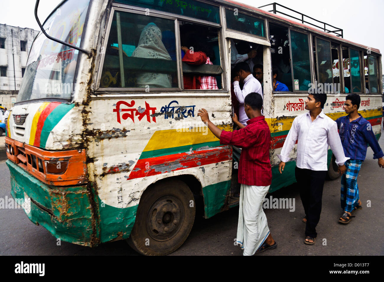 Dhaka bangladesh bus street -Fotos und -Bildmaterial in hoher Auflösung ...