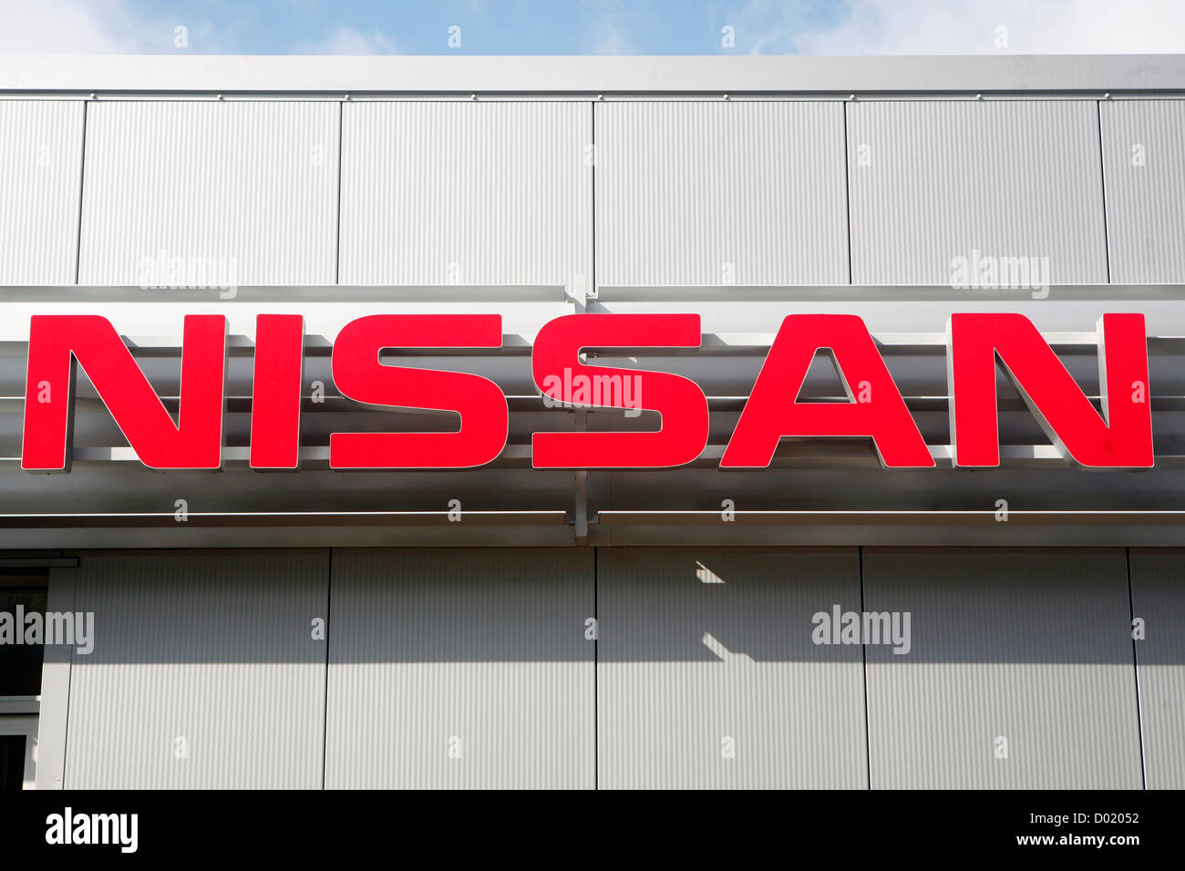 Nissan badge -Fotos und -Bildmaterial in hoher Auflösung – Alamy