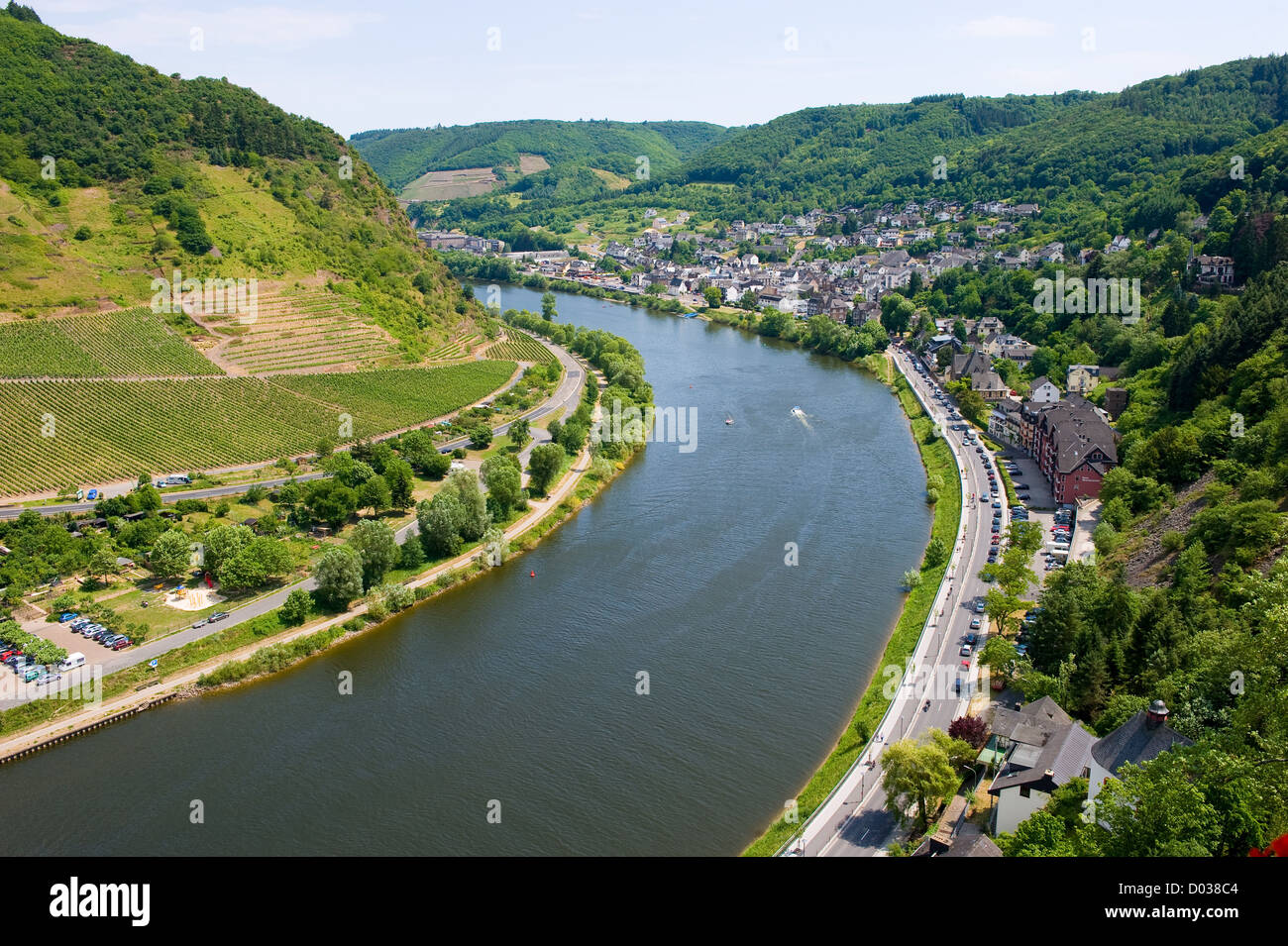 Reichsburg cochem am fluss mosel -Fotos und -Bildmaterial in hoher ...
