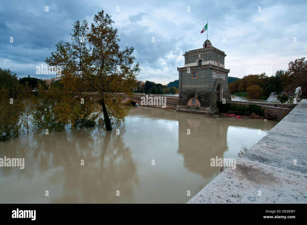 Rome italy flood tiber river -Fotos und -Bildmaterial in hoher ...