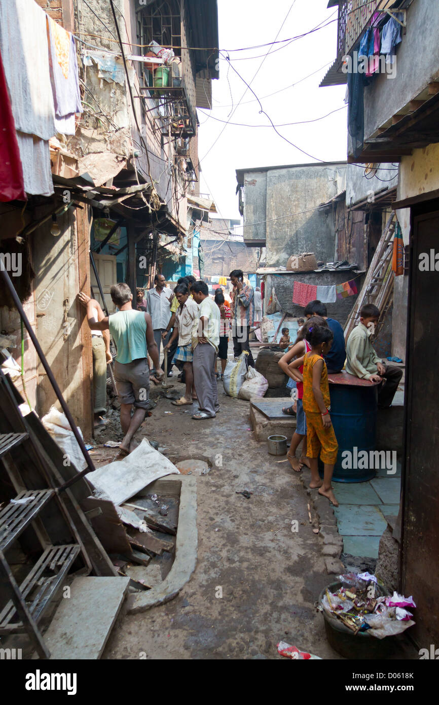 Leben auf der Straße im Slum Dharavi in Mumbai, Indien Stockfotografie - Alamy