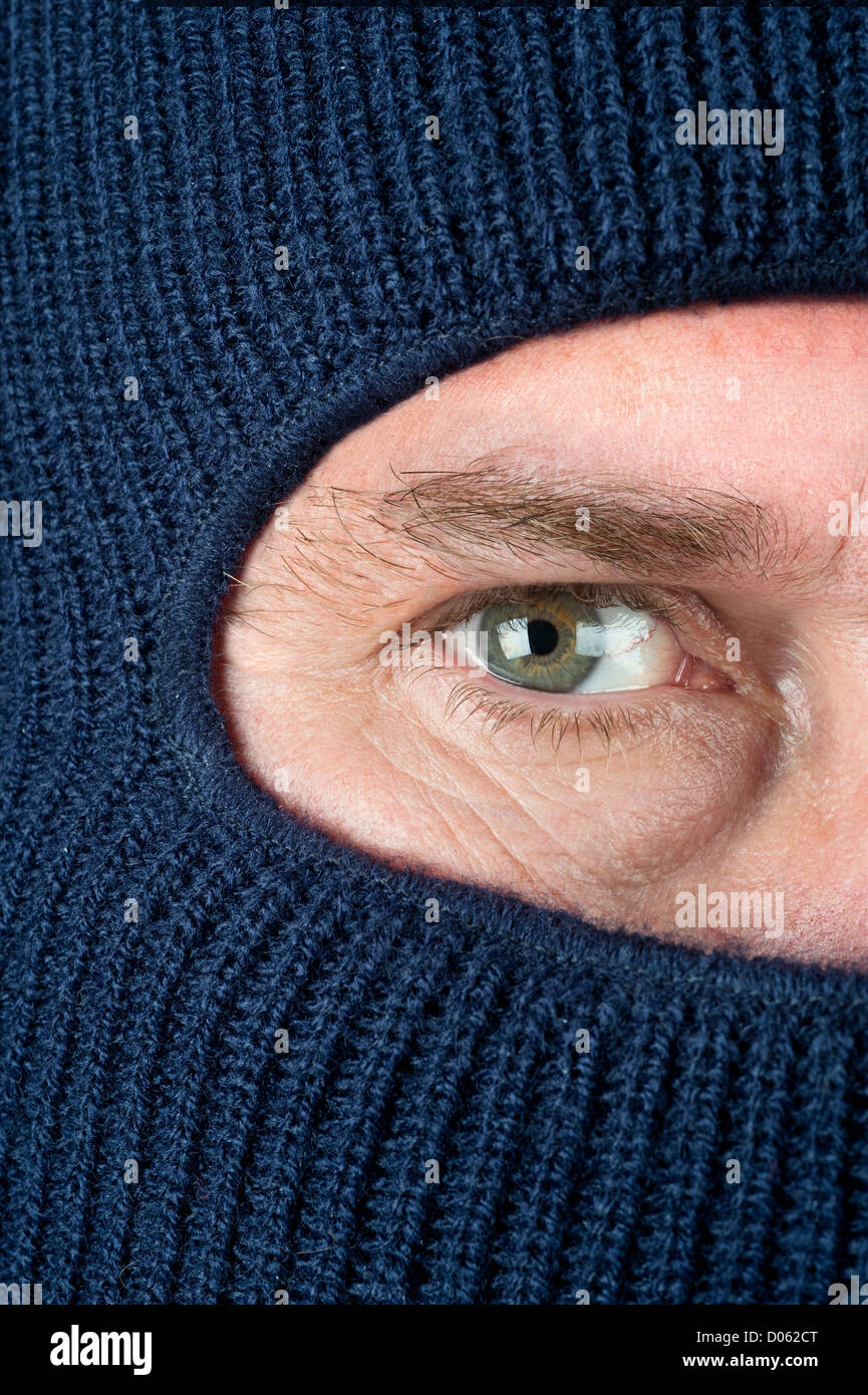 Ski mask robber -Fotos und -Bildmaterial in hoher Auflösung – Alamy