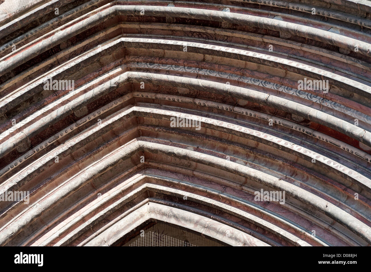 Gotischer torbogen -Fotos und -Bildmaterial in hoher Auflösung – Alamy