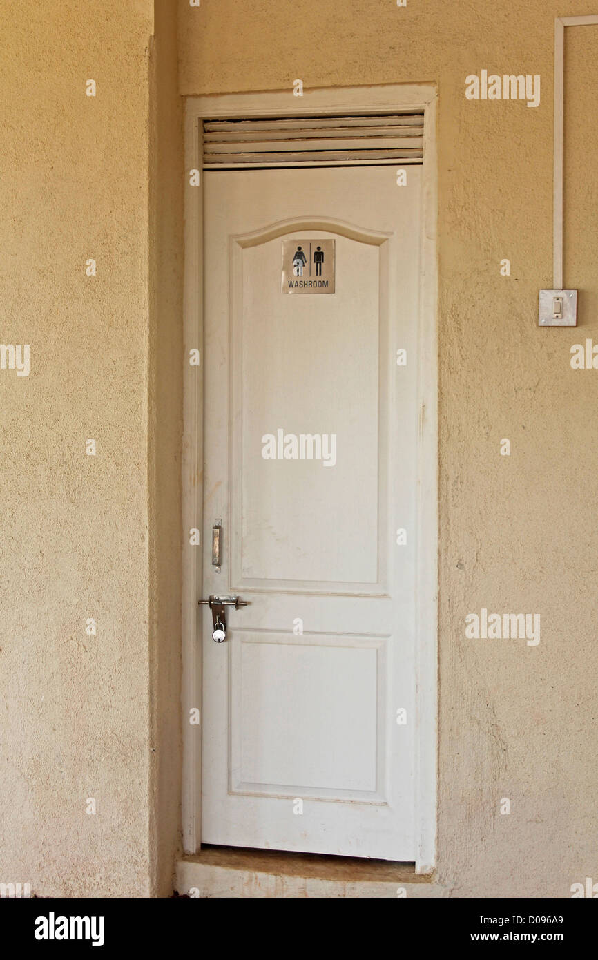 Öffentliches badezimmer -Fotos und -Bildmaterial in hoher Auflösung – Alamy