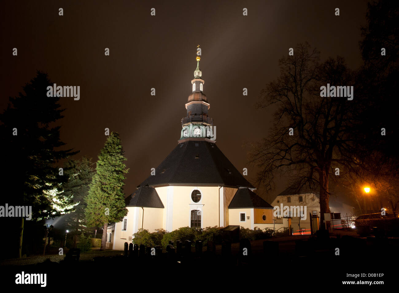 Seiffener kirche bei nacht beleuchtet -Fotos und -Bildmaterial in hoher ...