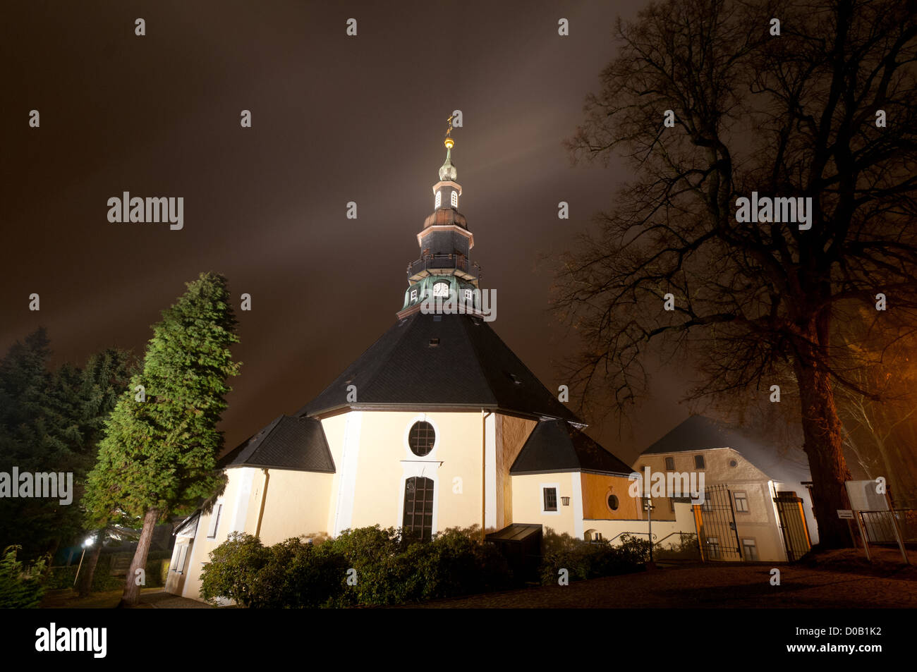 Seiffener kirche bei nacht beleuchtet -Fotos und -Bildmaterial in hoher ...