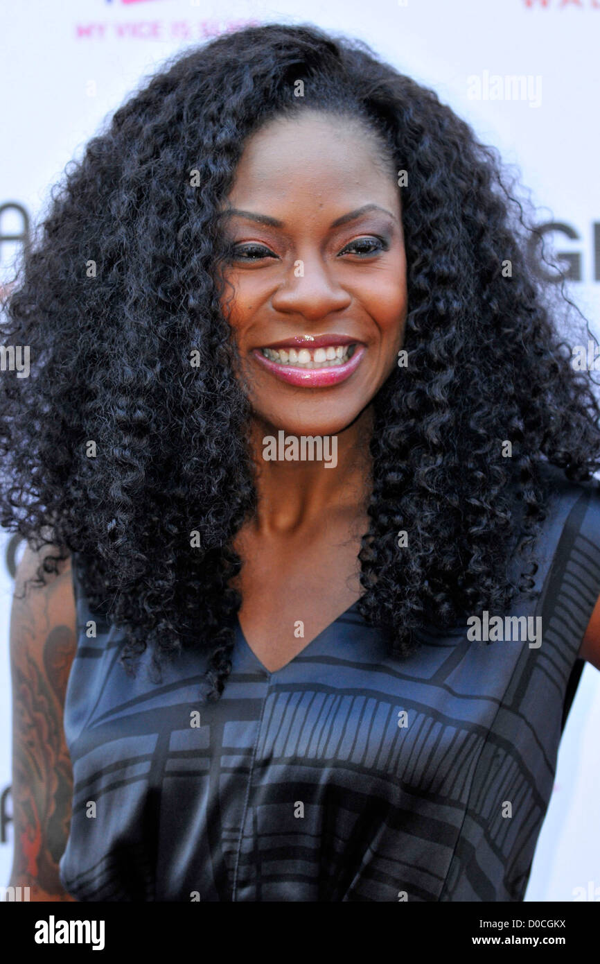 Jumpy schwarz -Fotos und -Bildmaterial in hoher Auflösung – Alamy