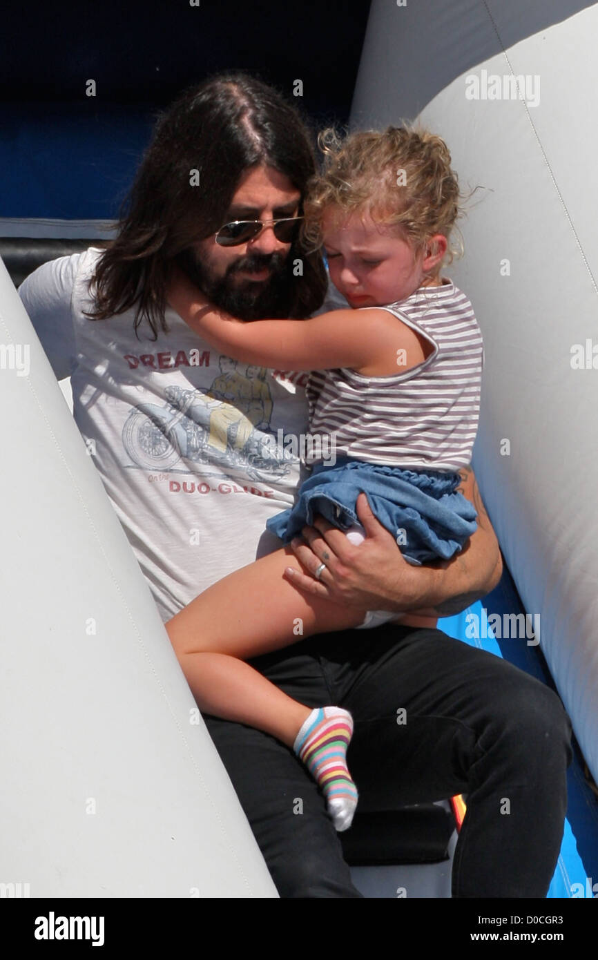 With daughter violet maye grohl -Fotos und -Bildmaterial in hoher ...