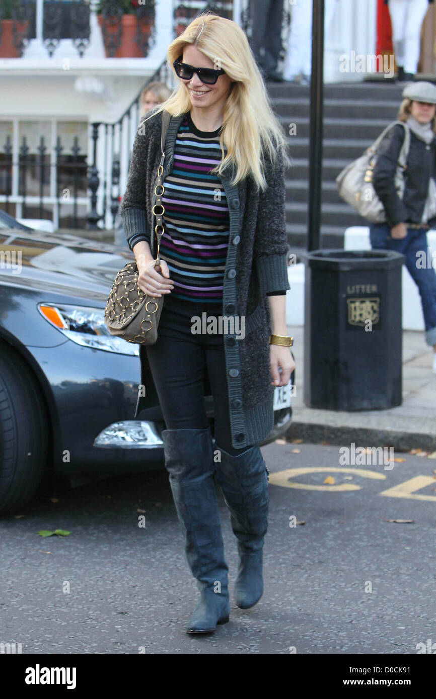 Claudia Schiffer kehrt heim nach einem Sturz ihr Sohn an der Schule in ...