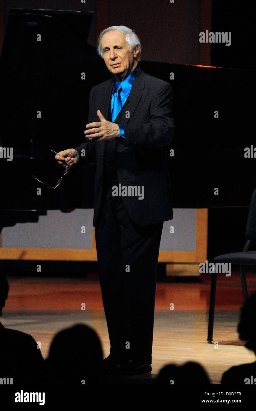 Das erstaunliche Kreskin aka George Kresge Jr. auf der Bühne im Glenn ...