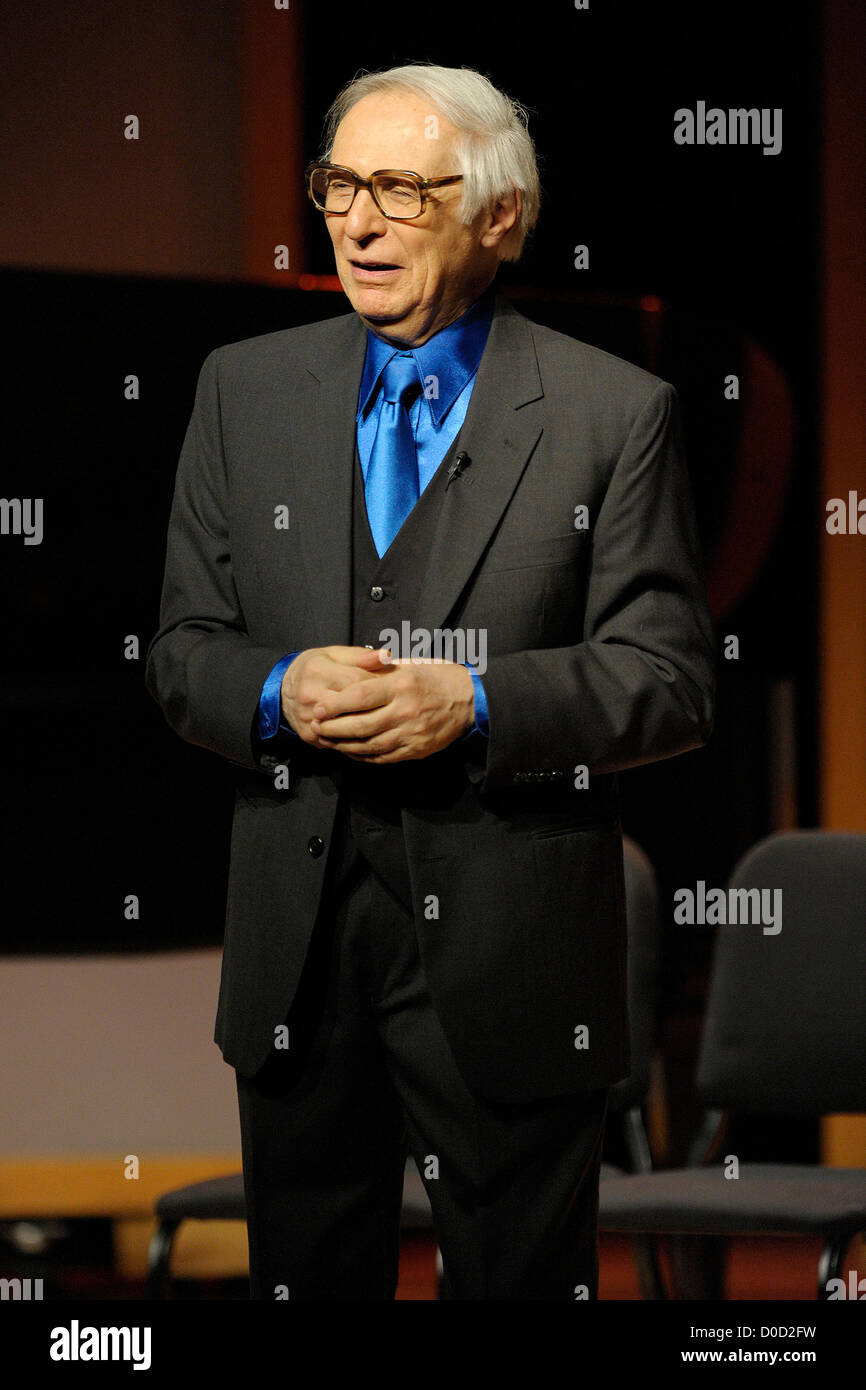 Das erstaunliche Kreskin aka George Kresge Jr. auf der Bühne im Glenn ...