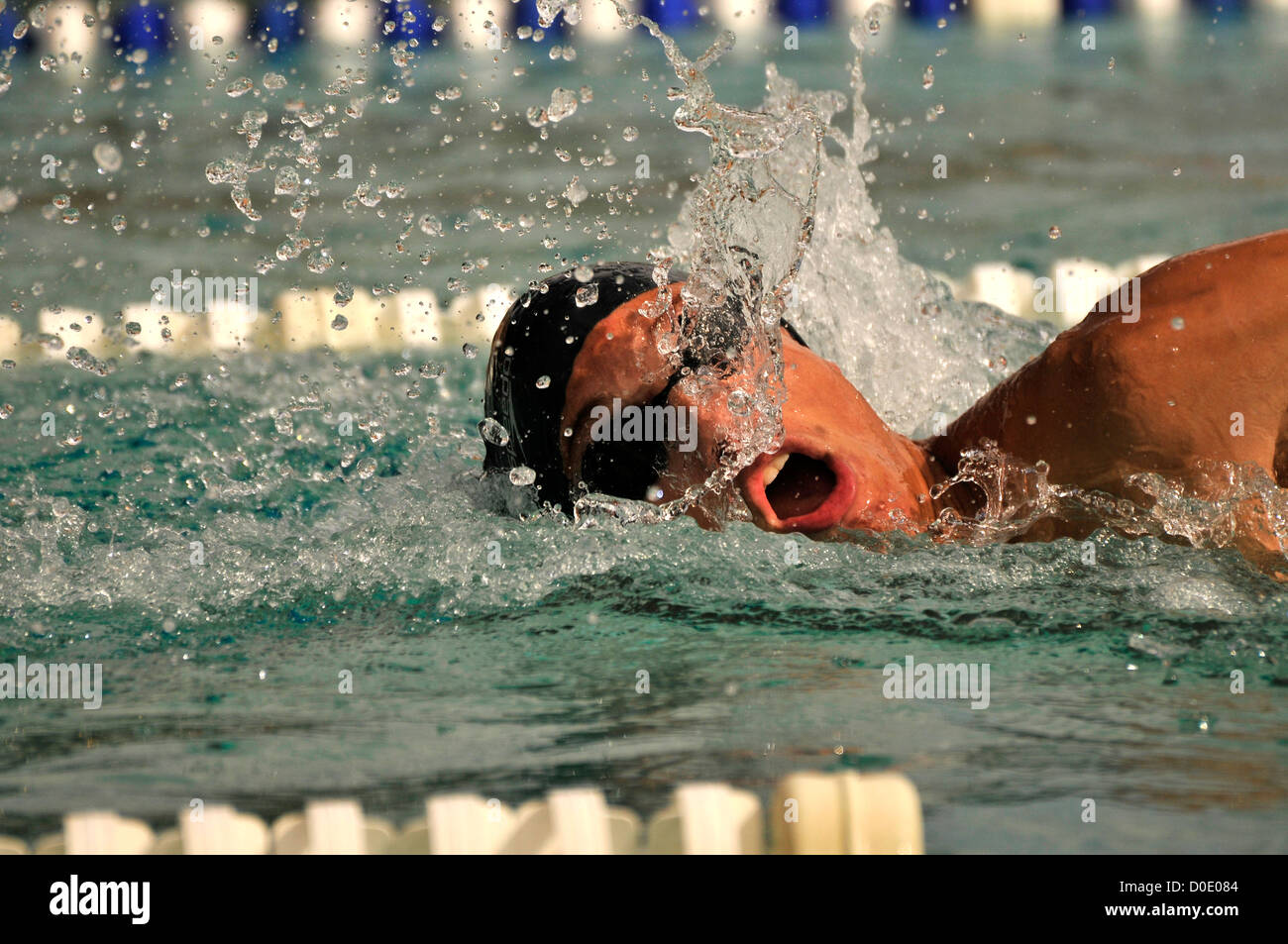 Teens swimming pool -Fotos und -Bildmaterial in hoher Auflösung - Seite ...